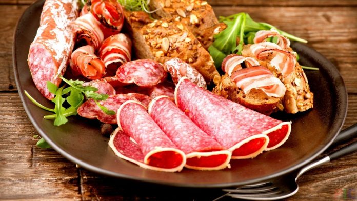 Нарезки из колбасы - фото: колбасная нарезка - идеи оформления на ...